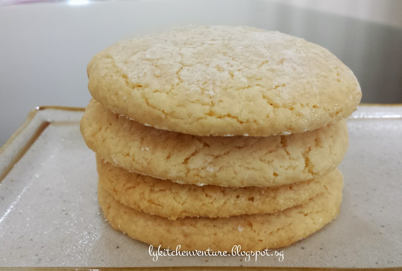 LY's Kitchen Ventures: Guang Su Bing or Kong Soh Peng （光酥饼）